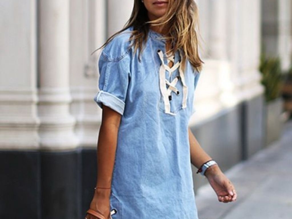 Comment porter la robe en jean avec style Comment porter la robe en jean avec style